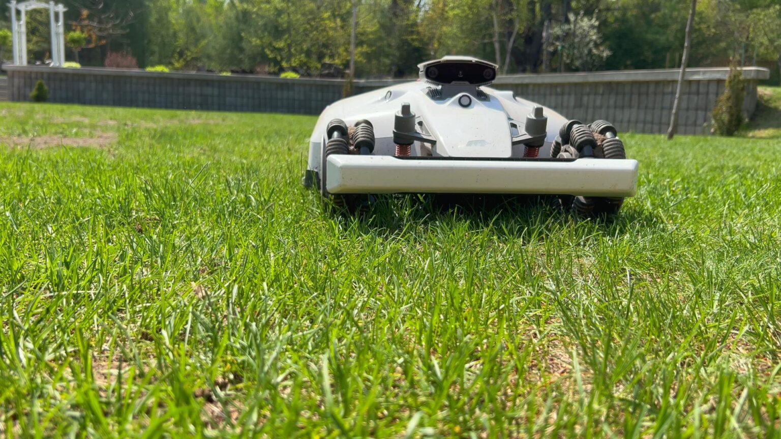 Mammotion LUBA 2 AWD Robot Lawnmower Review - DustinAbbott.net